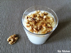 A Healthy Breakfast Recipe (Quick & Easy to Make): Yogurt with Honey ...